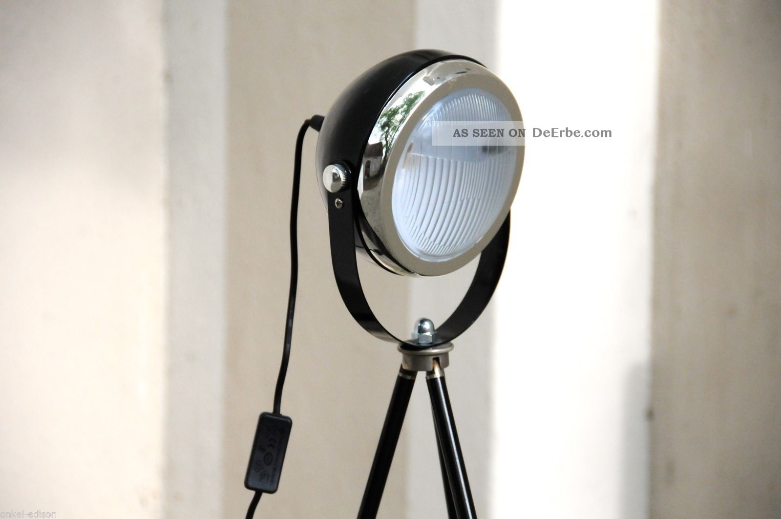 Tripod Lampe Manufaktur Stehlampe Schwarz Auf Antikem Fotostativ Bauhaus Stil