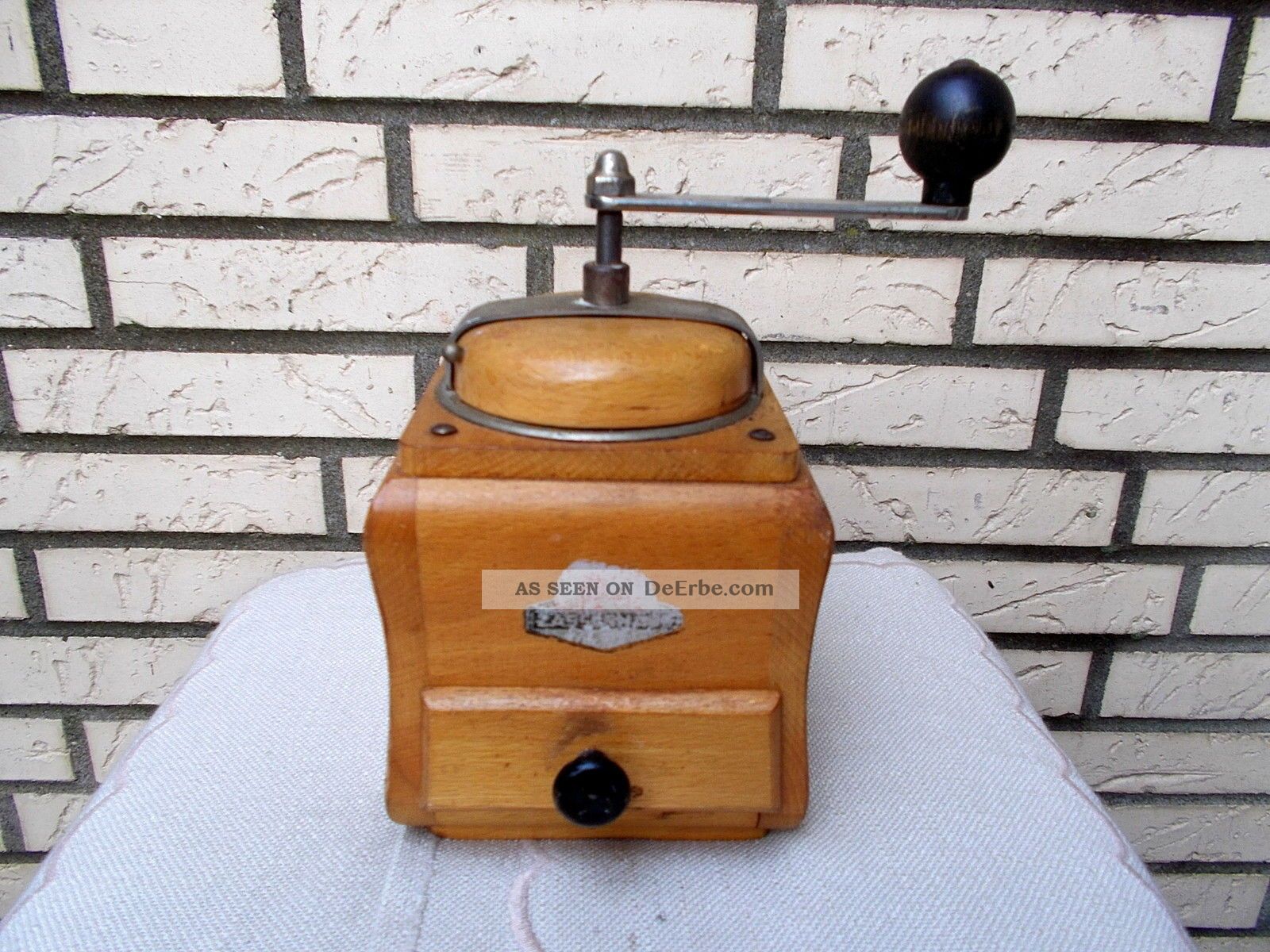 Alte Kaffeemühle Zassenhaus R. Z. / 2 Holzklappen Massives Holz