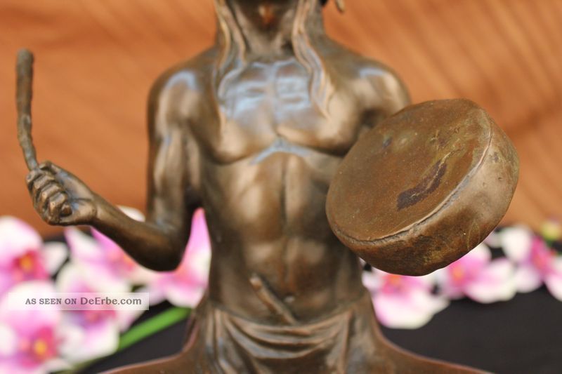 Bronze Skulptur Indischer Krieger Mit Friedenstrommel Skulptur Statue