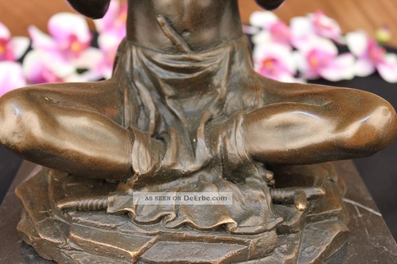 Bronze Skulptur Indischer Krieger Mit Friedenstrommel Skulptur Statue