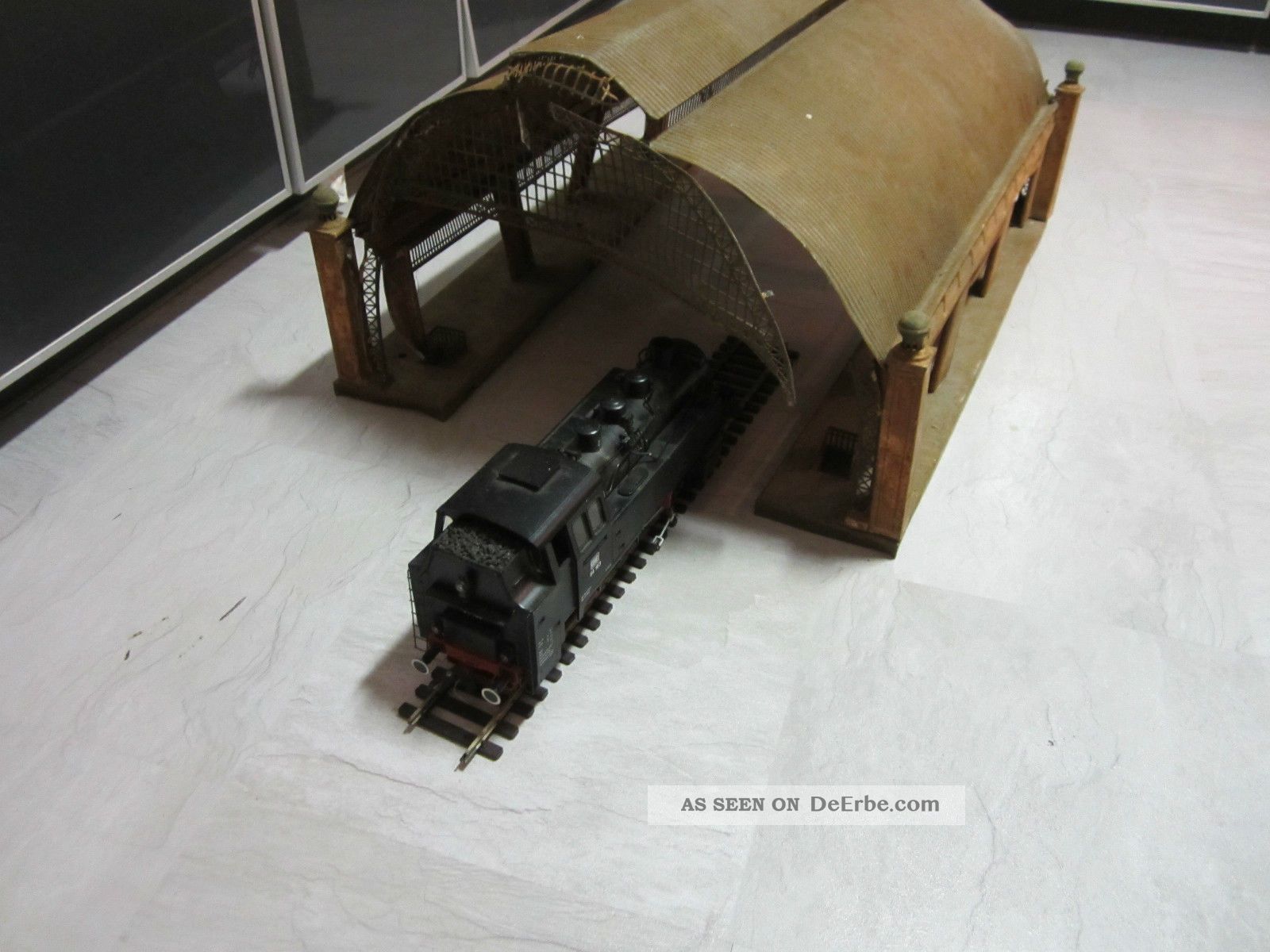 Riesengroße Bahnsteig - Überdachung, Alter Bahnhof? Evtl. Märklin ...