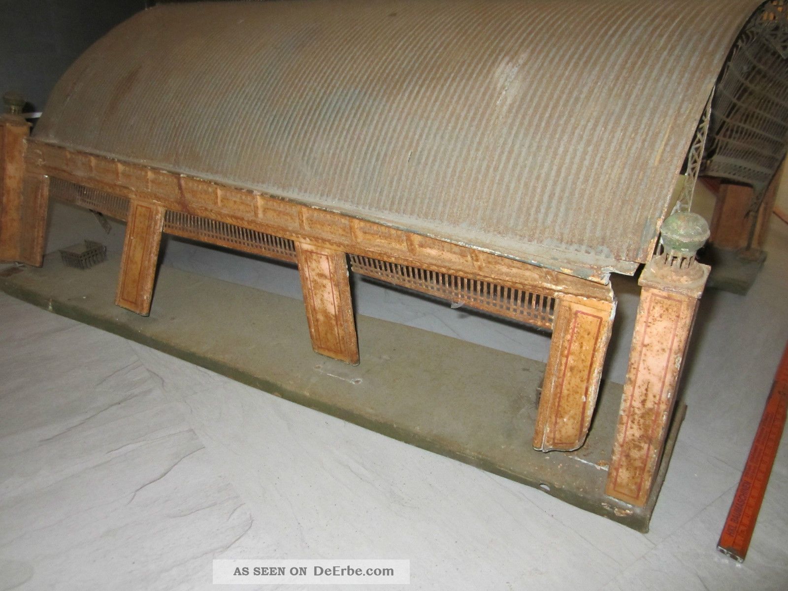 Riesengroße Bahnsteig - Überdachung, Alter Bahnhof? Evtl. Märklin ...