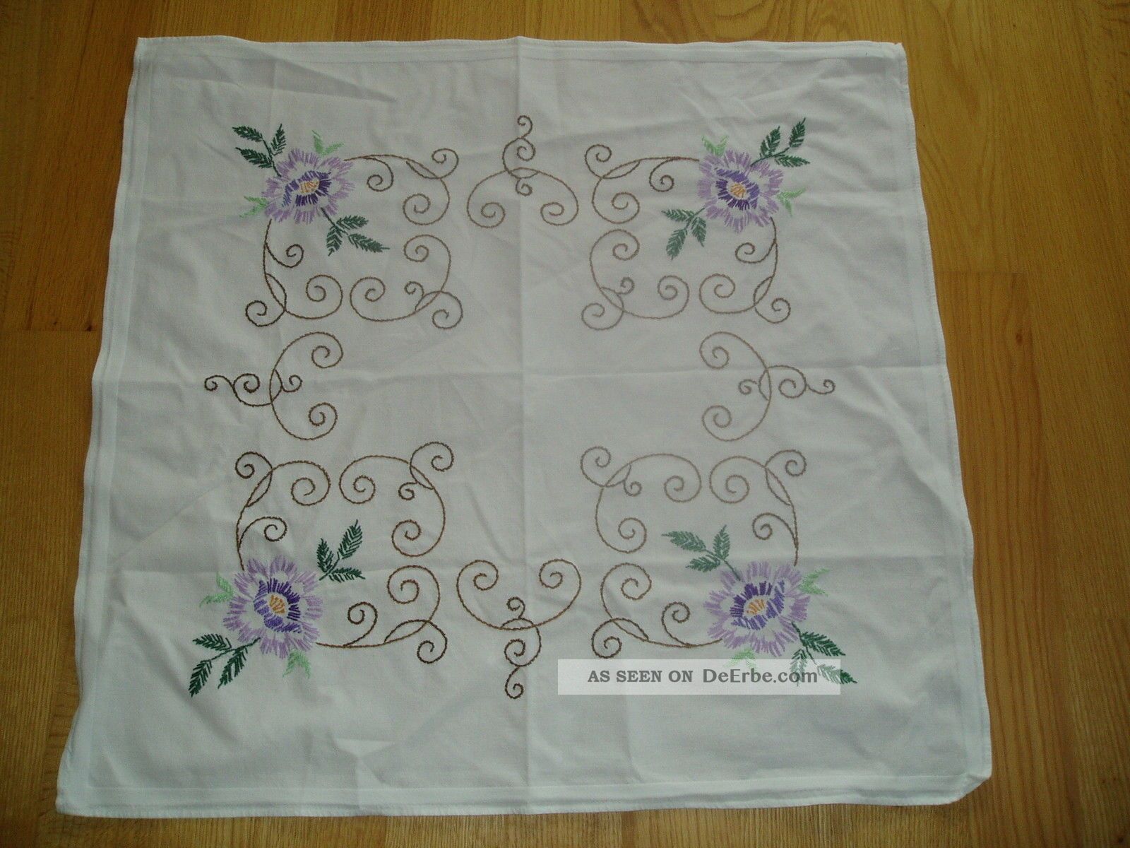 10 Handgestickte Tischdecken