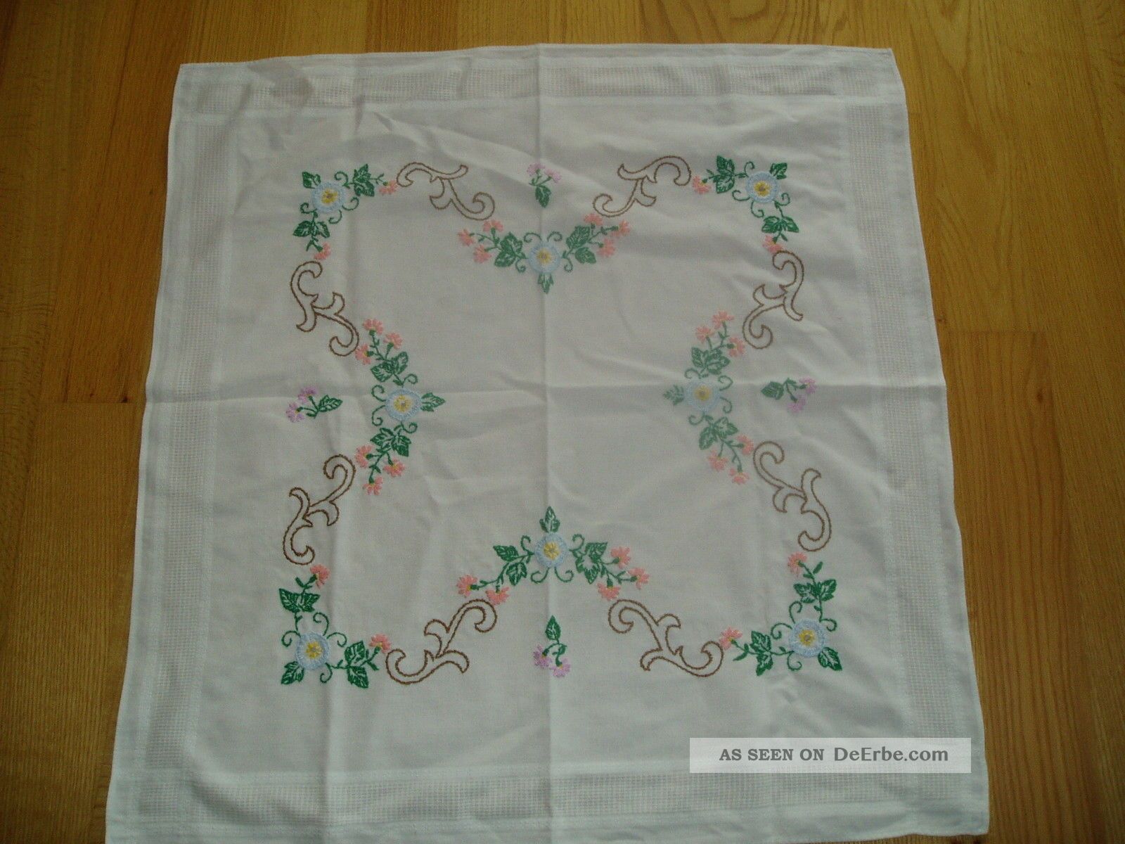 10 Handgestickte Tischdecken