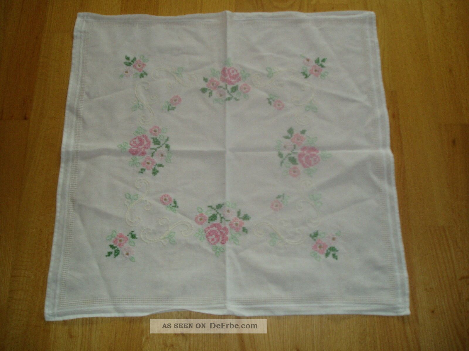 10 Handgestickte Tischdecken