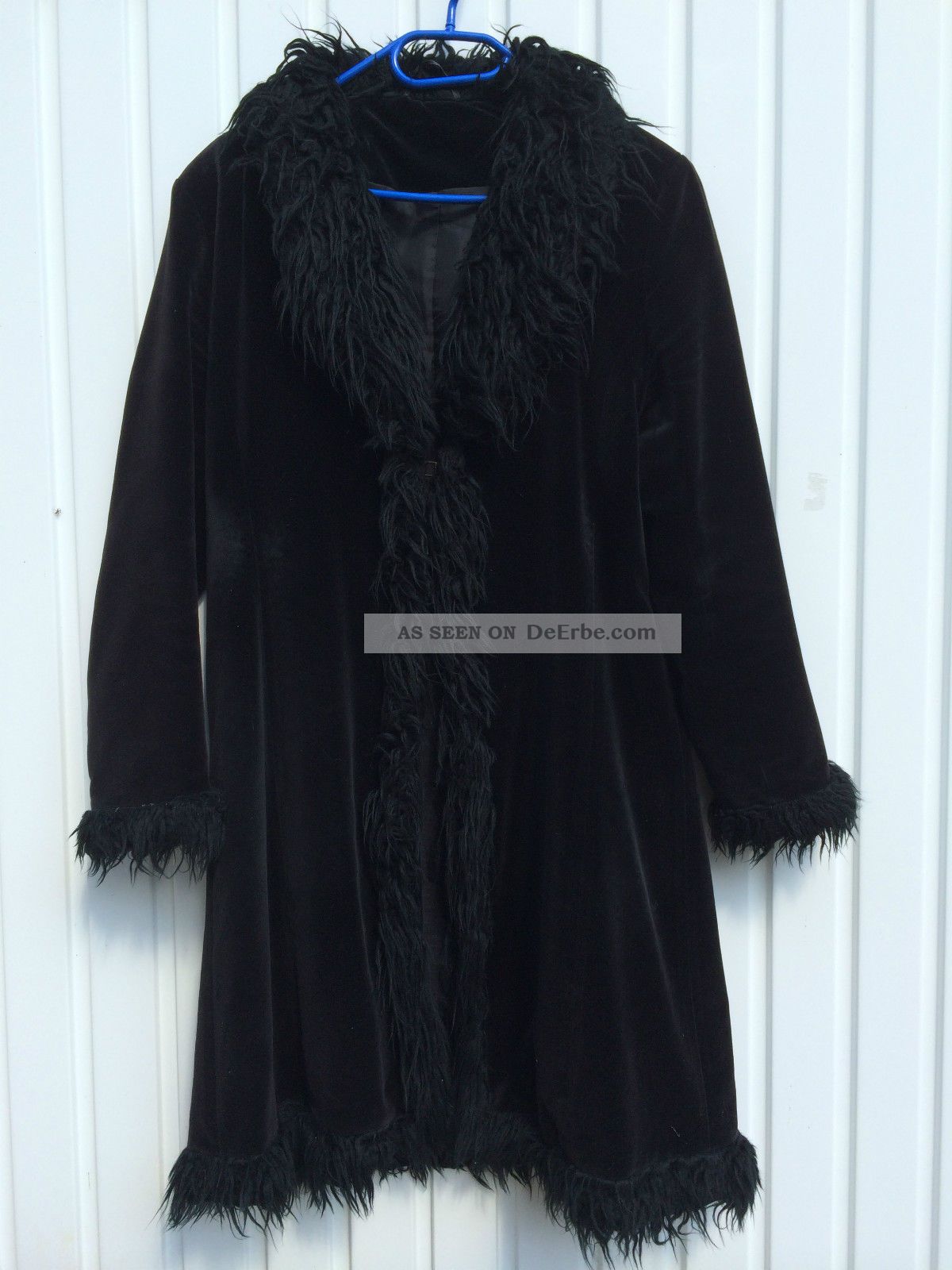 Schwarzer Samtmantel Mit Kunstfell - Pelzmantel - Pelzjacke ...