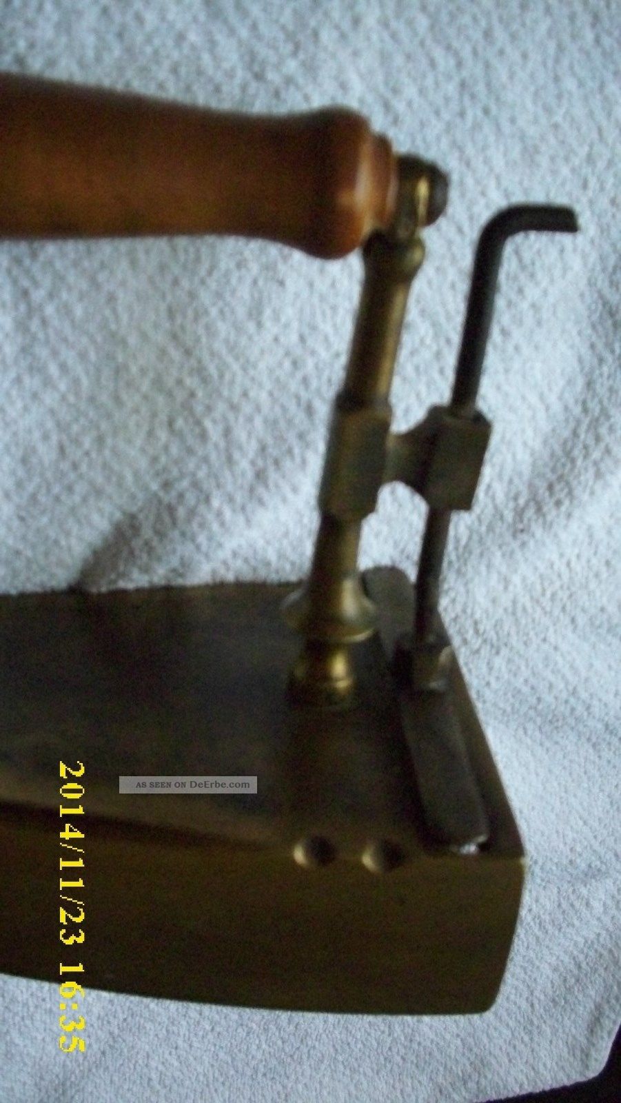Altes Messing - Bügeleisen Mit Holzgriff Und Heizstein
