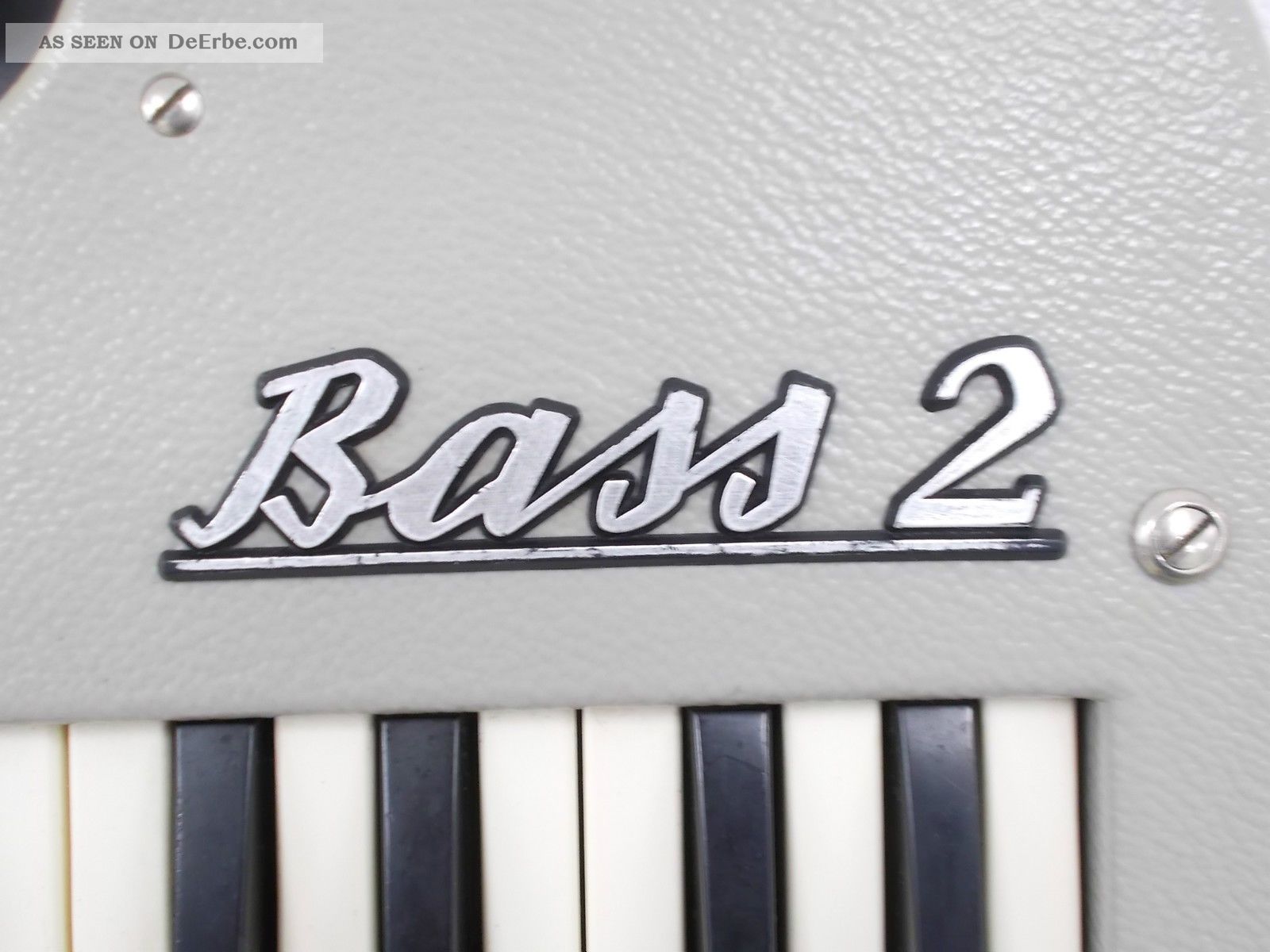 Hohner - Bass 2 - Keyboard Bass - Analog Bass Synthesizer