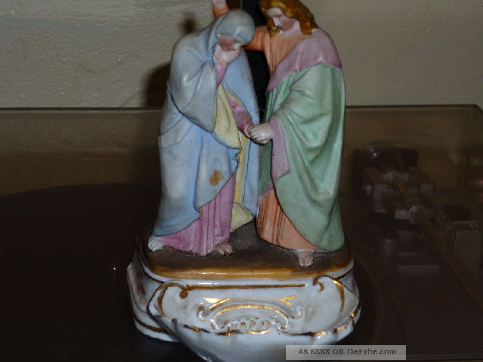 Altes Porzellankreuz - Weihwasserbecken - Maria, Jünger (johannes?)