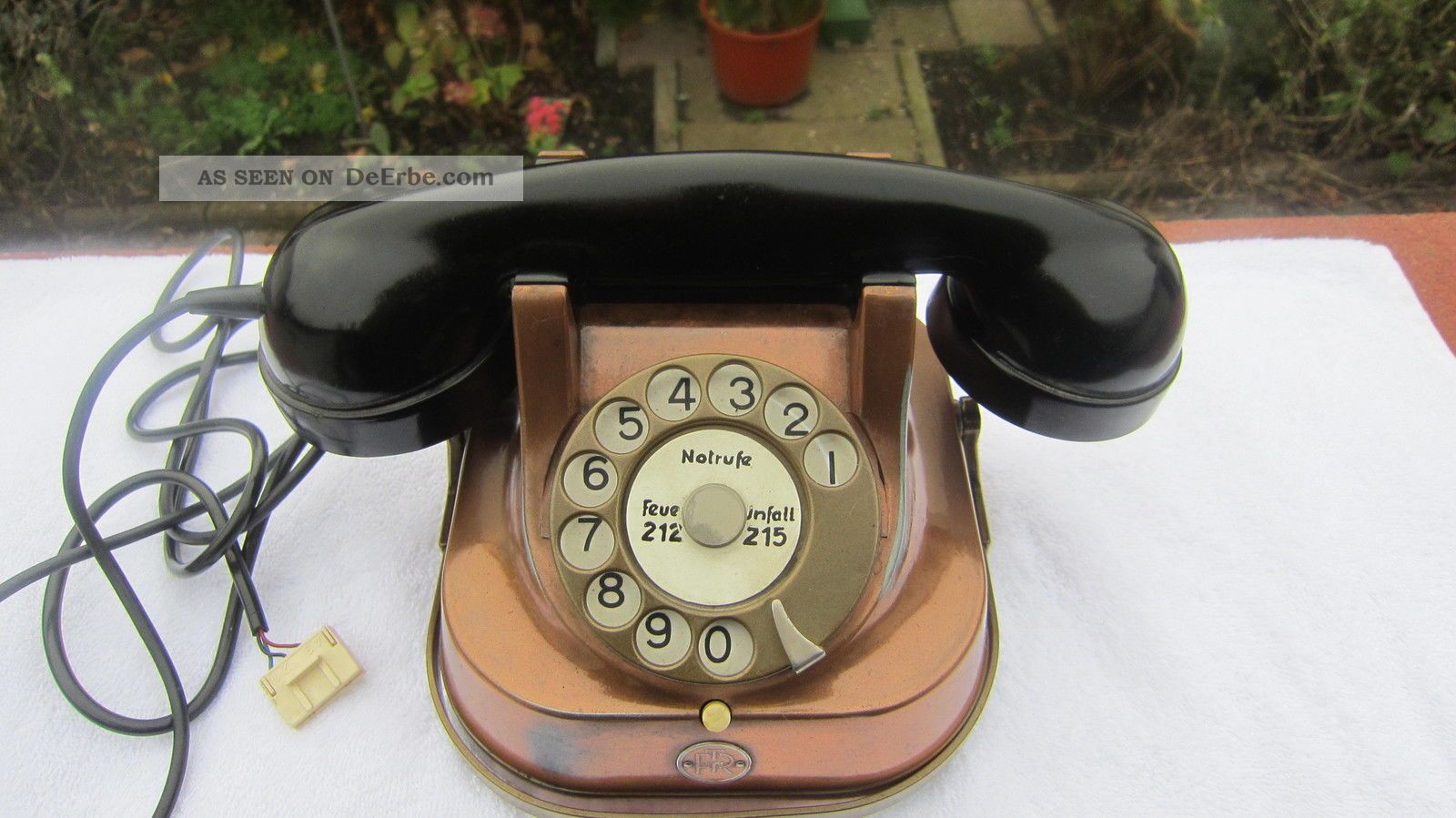 Telefon - Bakelit, Von G. Bell, Tischtelefon, Mit Wählscheibe.