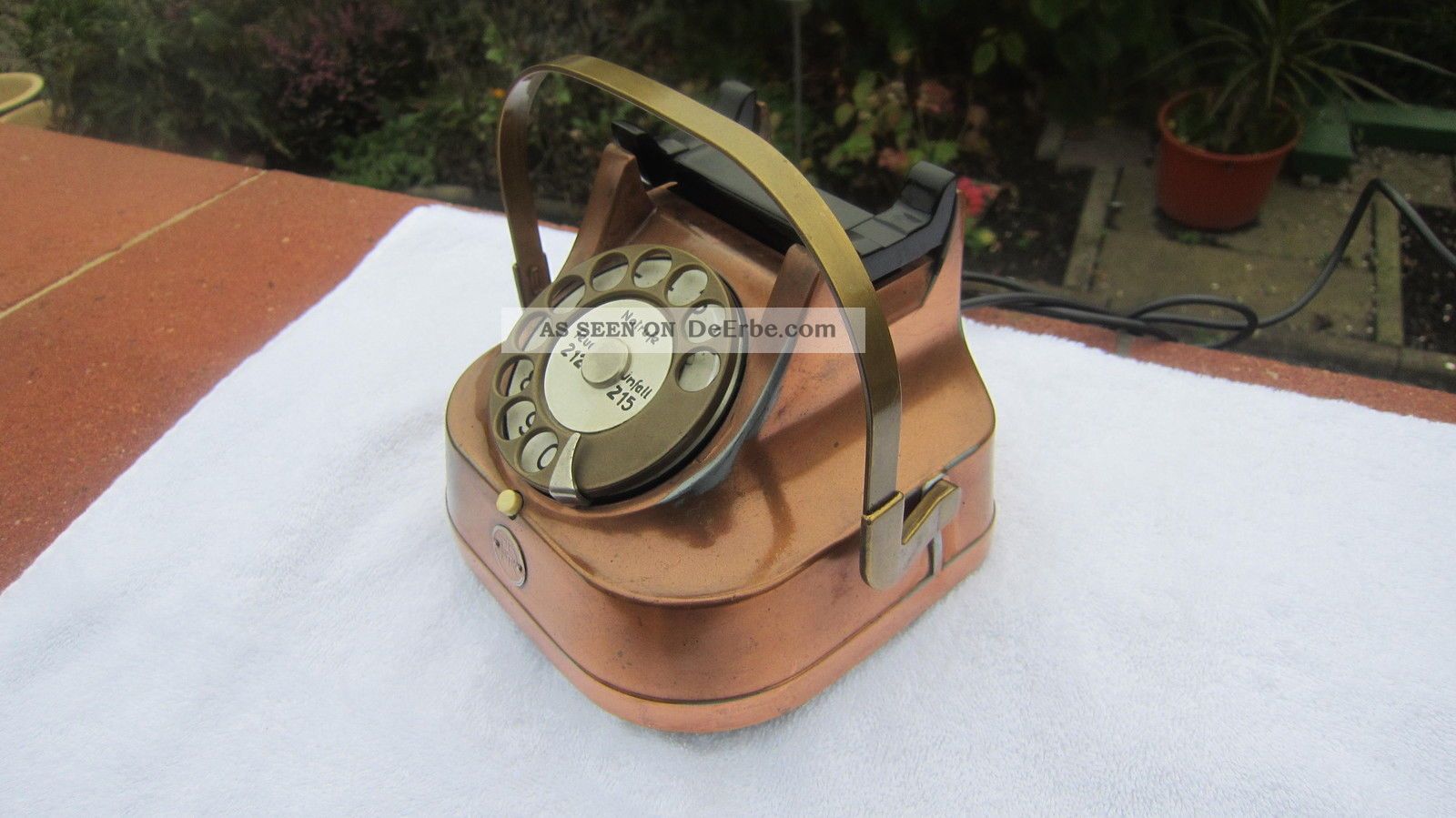 Telefon - Bakelit, Von G. Bell, Tischtelefon, Mit Wählscheibe.