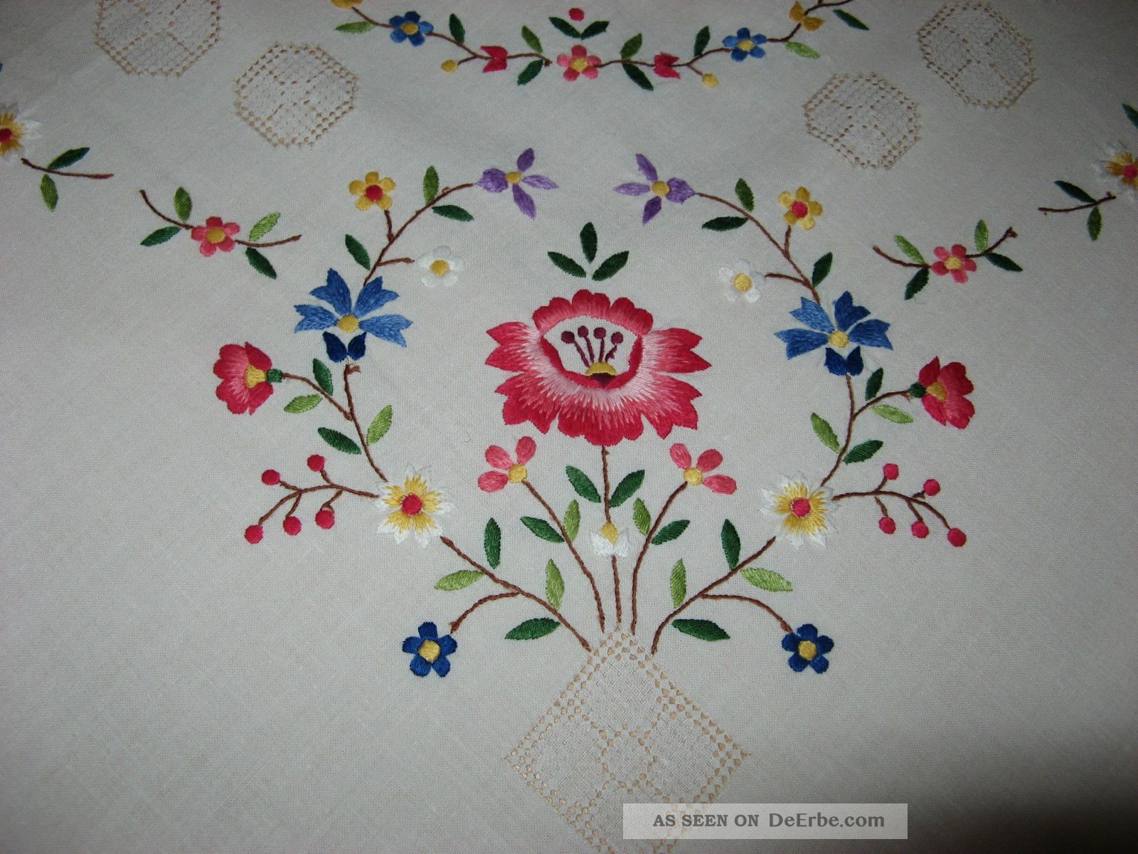 Schöne Tischdecke - Handarbeit - Stickerei - Blumen - Ajourstickerei ...