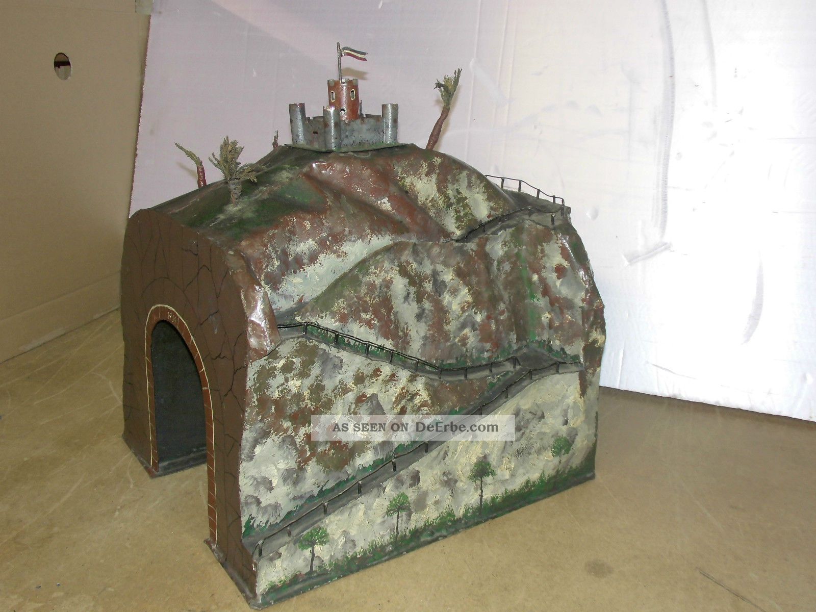 Märklin Bing ? Spur 1 Tunnel Aus Blech Mit Wassergrotte Burgruine 1934 ...