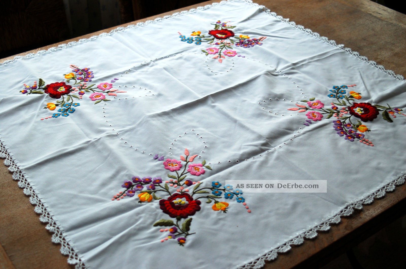 Wunderschöne Alte Mitteldecke Mit Plattstichstickerei - Handarbeit - Antik