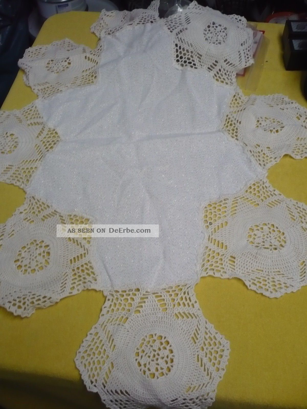 Aus Oma`s Zeiten - Handarbeit - Tischdecke - Maße: Ca 88x63 Cm (f)